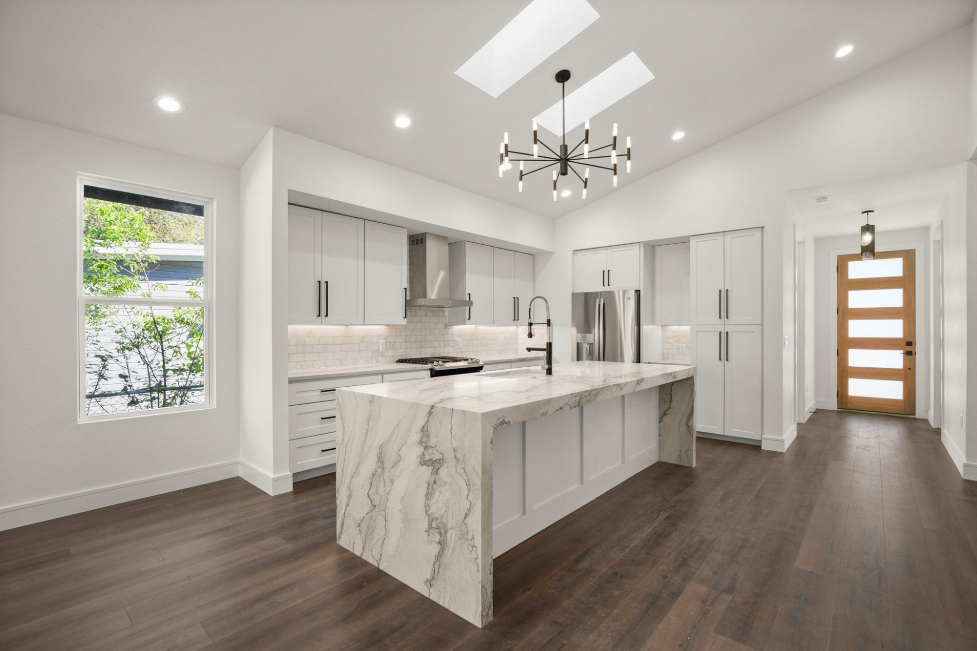 From Classic to Contemporary: Choosing the Right Style for Your Kitchen ...